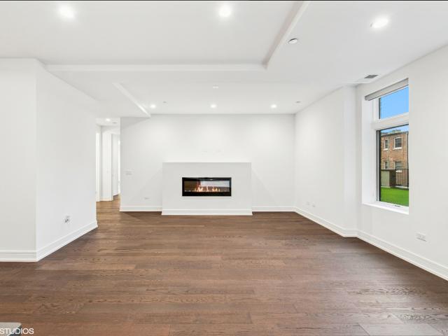 Timeless Comfort, Tailored for You Welcome to Melrose by the Lake! 4 Bedroom Apartment for Rent at 434 W Melrose St, Chicago, IL 60657 Lakeview