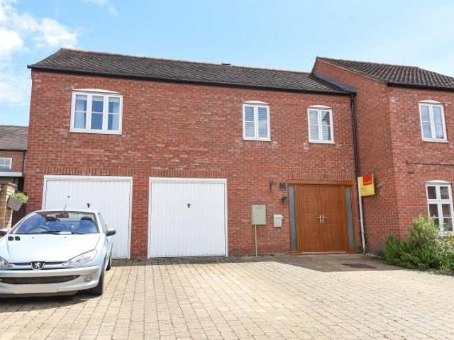 Melrose Court, Banbury OX16, 2 bed end terrace house to rent, £1,250 pcm | PrimeLocation
