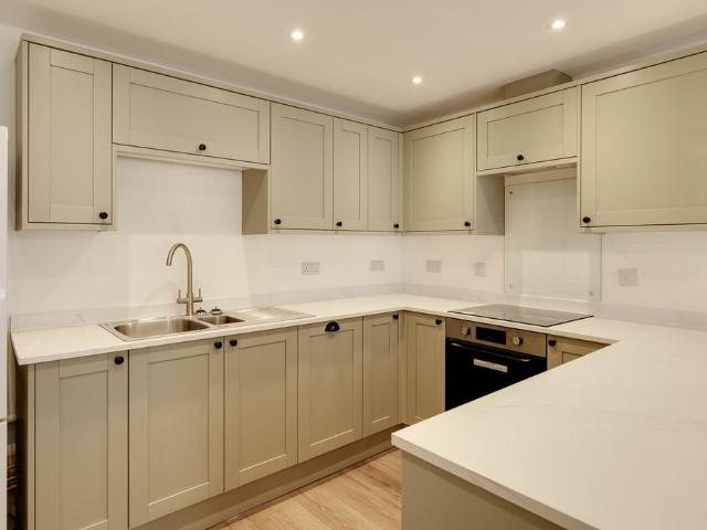 Melrose Place, Clifton, BS8 3 bed terraced house to rent £2,750 pcm £635 pw