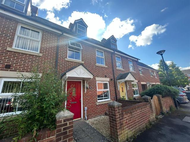 Melstock Road, SWINDON 3 bed house to rent £1,425 pcm £329 pw
