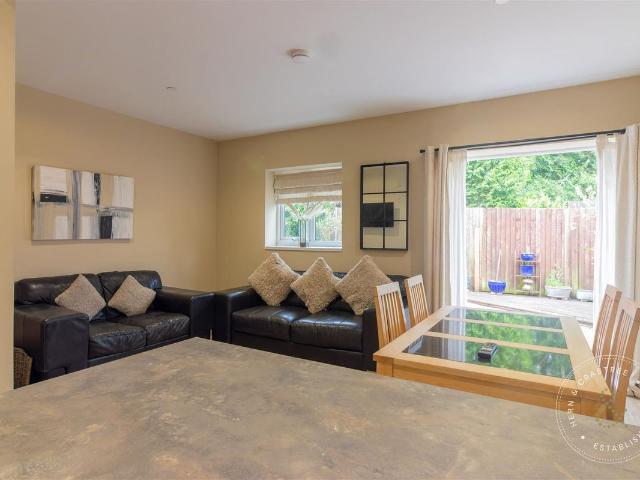 Merthyr Road, Whitchurch, Cardiff CF14, 2 bed flat to rent, £1,200 pcm | PrimeLocation