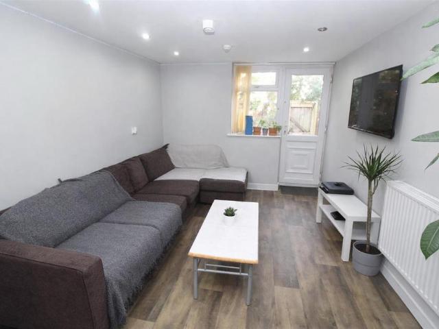 Merthyr Street, Cardiff CF24 4 bed house to rent £2,080 pcm £480 pw