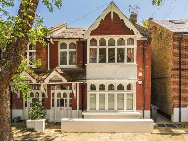 Merton Avenue, London W4 2 bed flat to rent £3,200 pcm £738 pw