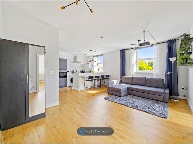 Merton High St, London SW19, 2 bed flat to rent, £2,500 pcm | PrimeLocation