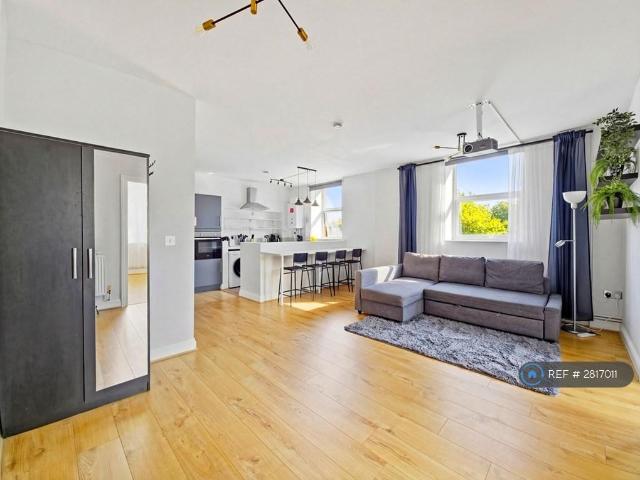 Merton High St, London, SW19 2 bed flat to rent £2,500 pcm £577 pw