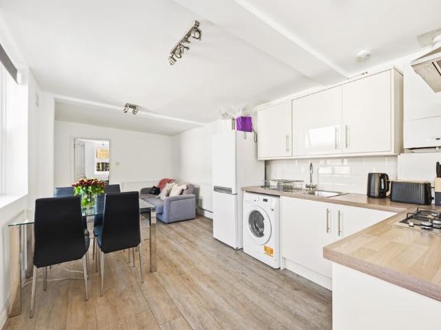 Merton High Street, London SW19 1 bed apartment to rent £1,700 pcm £392 pw