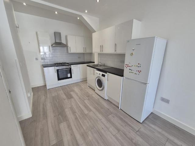 Merton Mansions, Tooting High Street. 2 bed apartment to rent £1,750 pcm £404 pw