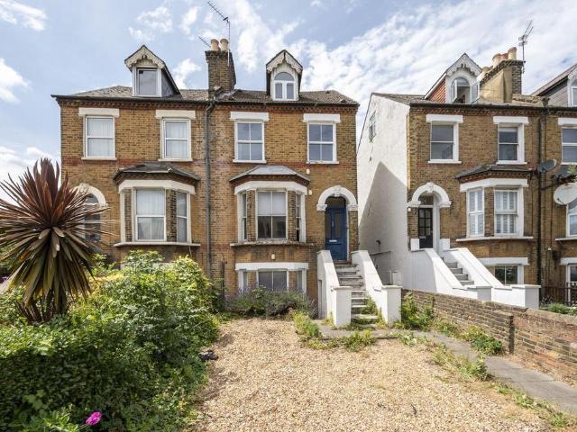 Merton Road, Wandsworth, London, SW18 2 bed flat to rent £2,150 pcm £496 pw