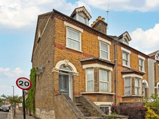 Merton Road, Wandsworth SW18, 1 bed flat to rent, £1,800 pcm | PrimeLocation