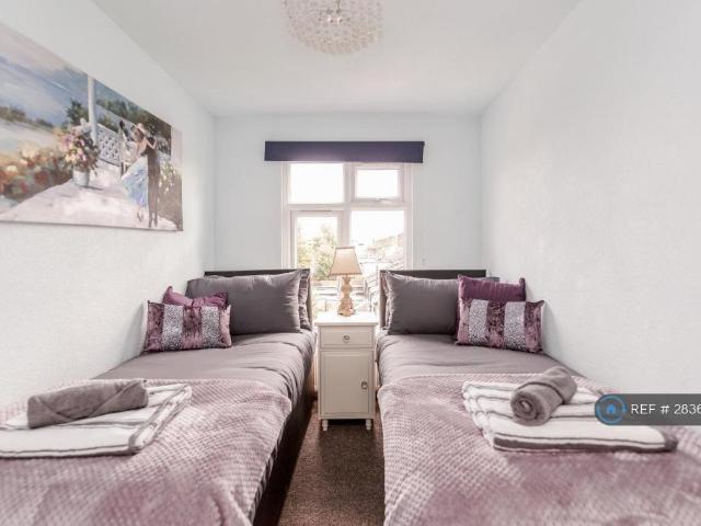 Merton Road, Watford, WD18 3 bed flat to rent £1,795 pcm £414 pw