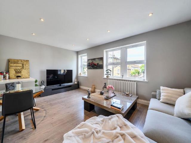 Merton Road, Wimbledon, London, SW19 1 bed flat to rent £3,467 pcm £800 pw