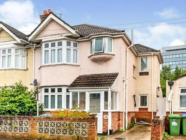 Merton Road, Hampshire SO17 6 bed semi detached house to rent £3,100 pcm £715 pw