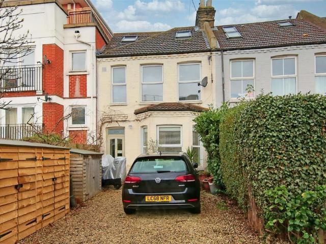 Merton Road, London 4 bed flat to rent £3,450 pcm £796 pw