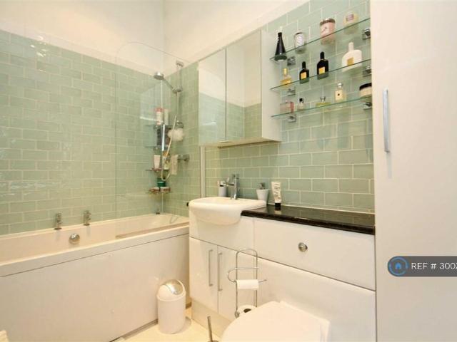 Merton Road, London, SW18 1 bed flat to rent £1,980 pcm £457 pw