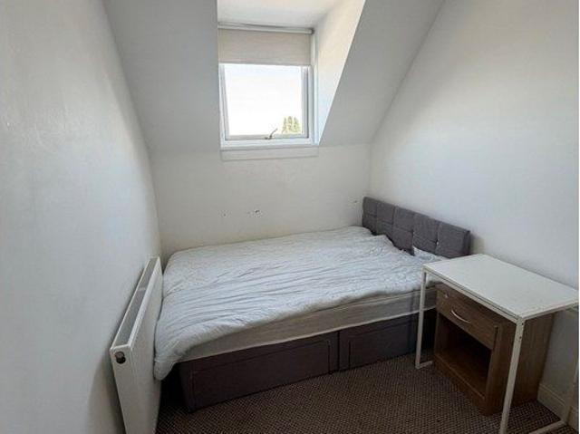 Merton Road, London SW18, 2 bed flat to rent, £1,800 pcm | PrimeLocation