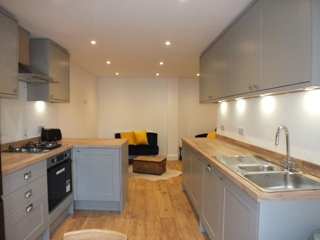 Merton Road, London SW18, 2 bed maisonette to rent, £3,250 pcm | PrimeLocation