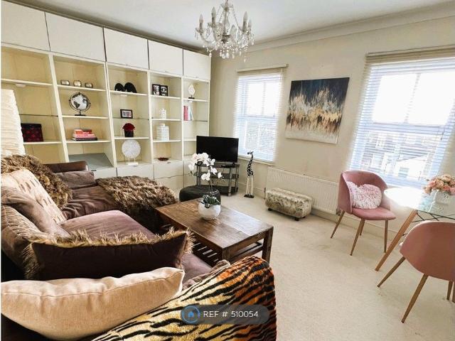 Merton Road, London SW19, 1 bed flat to rent, £1,800 pcm | PrimeLocation