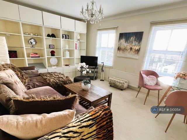 Merton Road, London, SW19 1 bed flat to rent £1,850 pcm £427 pw