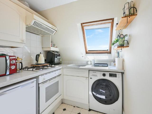 Merton Road, SW19 1 bed flat to rent £1,750 pcm £404 pw