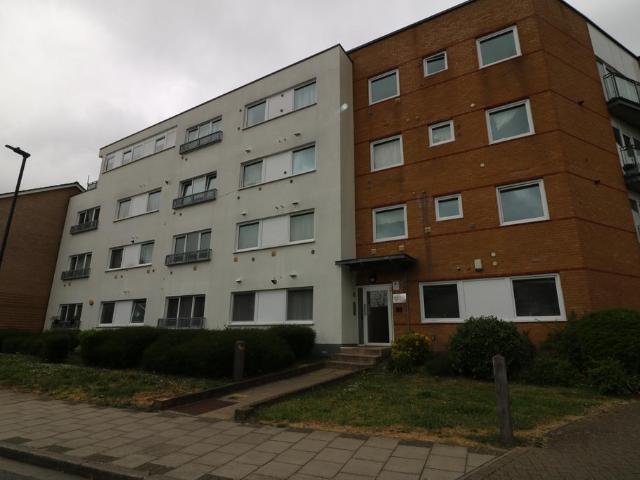 Merbury Road, London SE28 2 bed flat to rent £1,750 pcm £404 pw