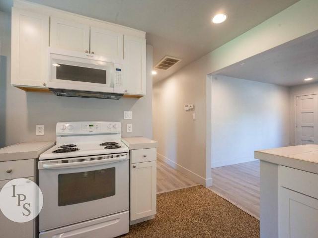 Mercado: 534+536 1 Bedroom Apartment for Rent at 534 W Hedges Ave, Fresno, CA 93728
