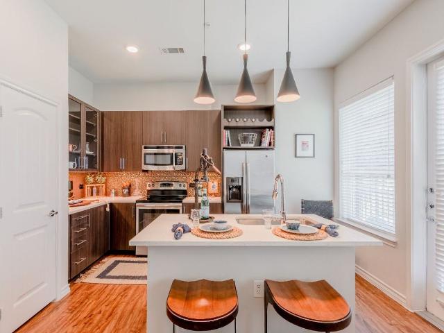Mercer Crossing Apartments 2 Bedroom Apartment for Rent at 11700 Luna Rd, Farmers Branch, TX 75234
