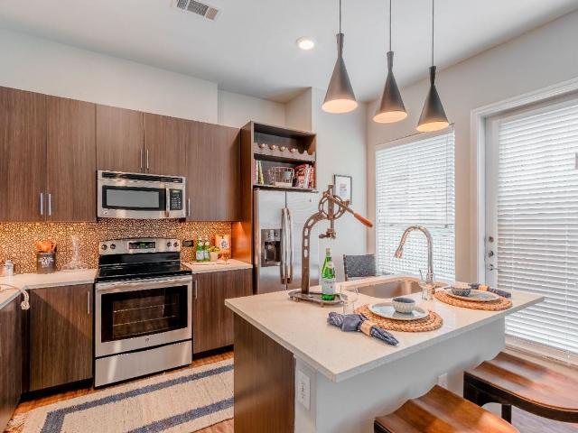 Mercer Crossing Apartments 2 Bedroom Apartment for Rent at 11700 Luna Rd, Farmers Branch, TX 75234