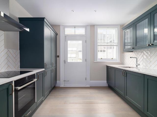 Mercer Street, Seven Dials WC2 2 bed apartment to rent £4,073 pcm £940 pw