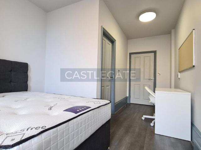 Merchants Hall, St George Square, Huddersfield HD1, Room to rent, £450 pcm | PrimeLocation