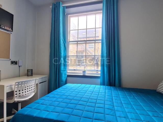 Merchants Hall, St George Square, Huddersfield HD1, Room to rent, £425 pcm | PrimeLocation