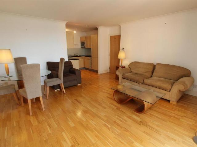 Merchants Quay East Street, Leeds, LS9 2 bed flat to rent £1,195 pcm £276 pw