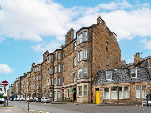 Merchiston Avenue, Polwarth. 2 bed flat to rent £1,550 pcm £358 pw