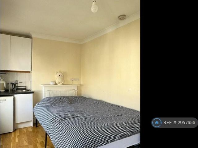 Mercia Grove, London, SE13 Studio to rent £1,249 pcm £288 pw