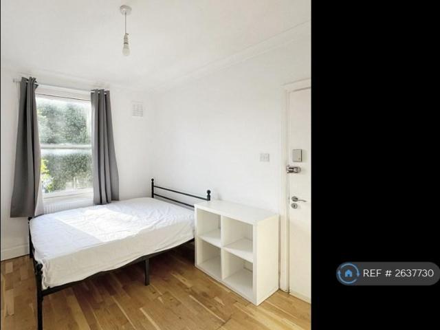 Mercia Grove, London, SE13 Studio to rent £1,275 pcm £294 pw