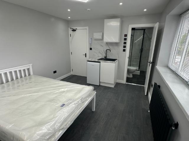 Mercian Way, Slough SL1, Room to rent, £999 pcm | PrimeLocation