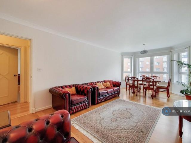 Mercury Court, London, E14 2 bed flat to rent £2,750 pcm £635 pw