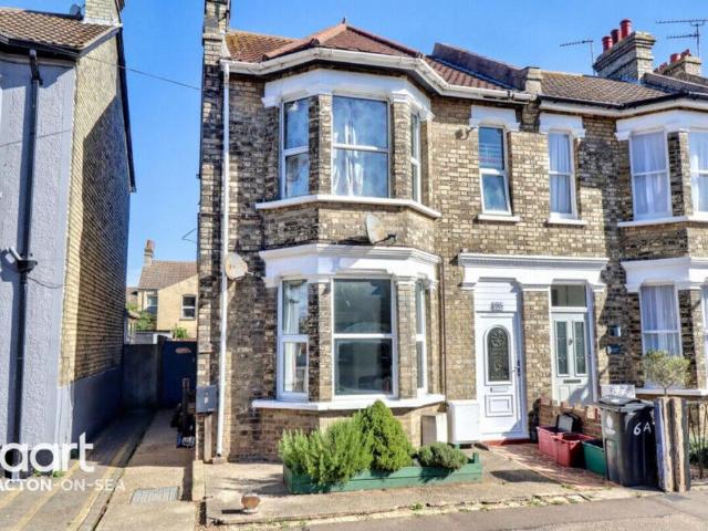 Meredith Road, CLACTON ON SEA 2 bed maisonette to rent £1,000 pcm £231 pw