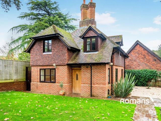 Meredun Close, Hursley, Winchester SO21, 3 bed detached house to rent, £2,350 pcm | PrimeLocation