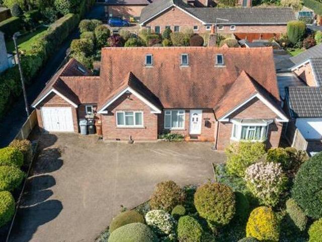 Merefield, Birchin Lane, 2 Bedroom Detached