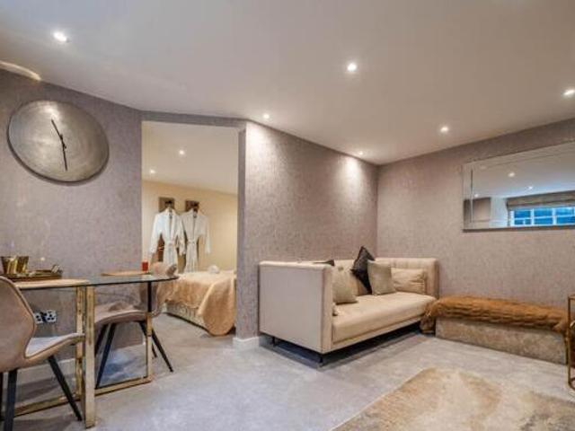 Merewyke Court, Lake Road, Studio Flat For