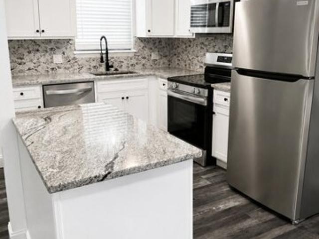 Meriden Rd Apt, Waterbury, Home For Sale