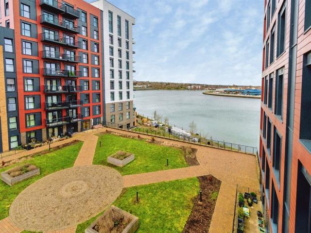 Meridian Way, Southampton SO14, 2 bed flat to rent, £1,500 pcm | PrimeLocation