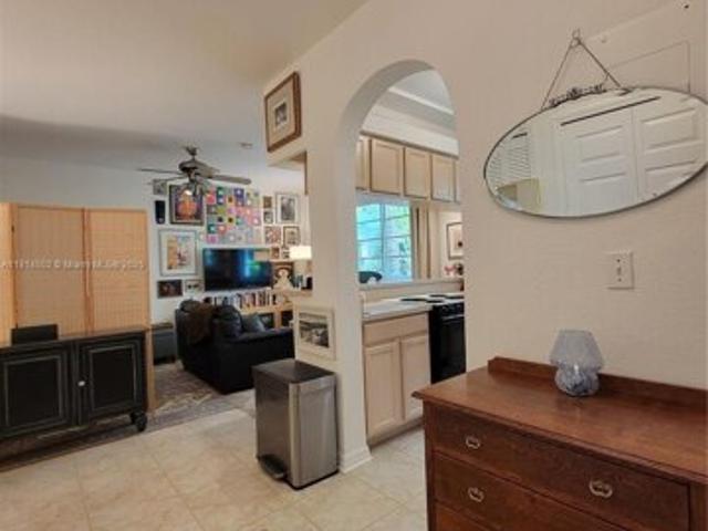 Meridian Ave Apt A, Miami Beach, Condo For Sale