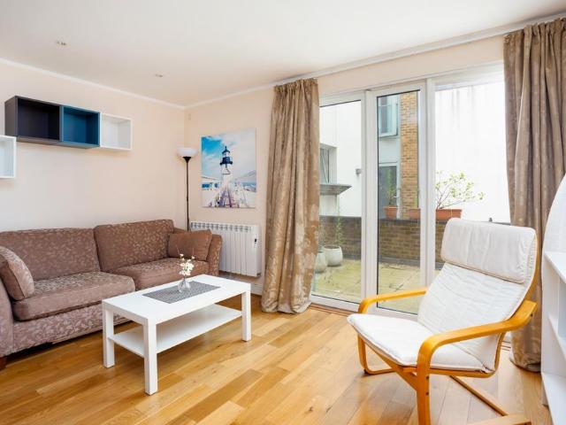 Meridian Court, Bermondsey, SE16 Studio to rent £1,750 pcm £404 pw
