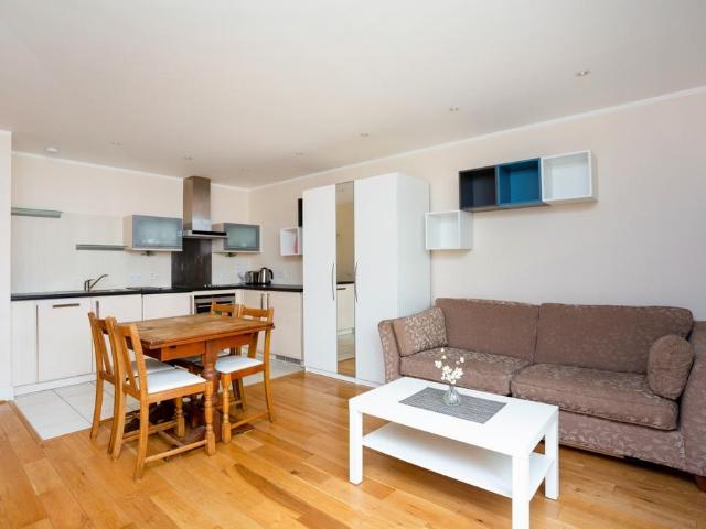 Meridian Court, Bermondsey, SE16 Studio to rent £1,750 pcm £404 pw