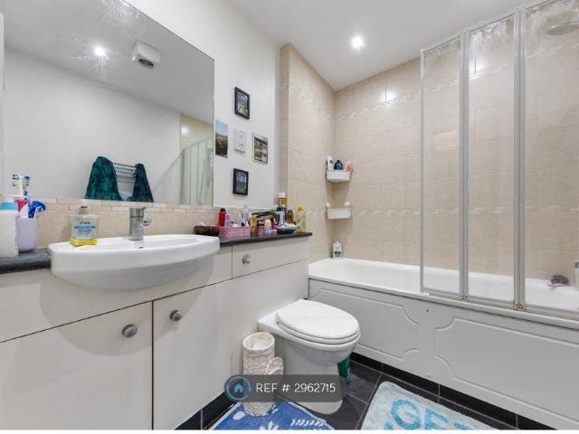 Meridian Court, London SE15, 2 bed flat to rent, £2,000 pcm | PrimeLocation