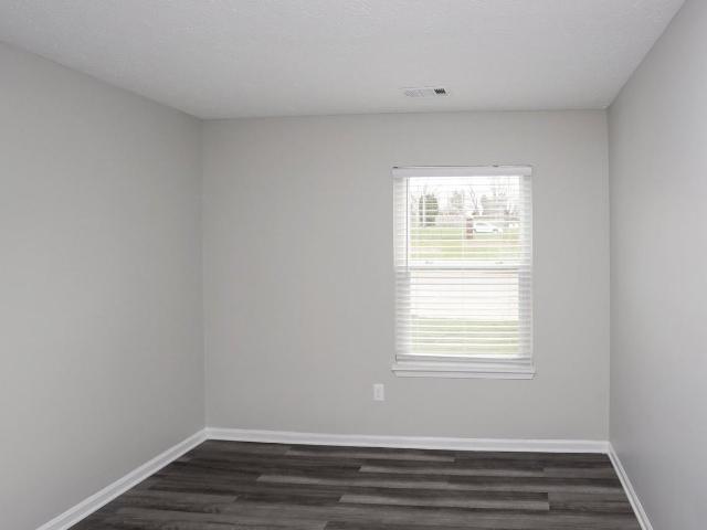 Meridian Court South 1 Bedroom Apartment for Rent at 7266 Lockwood Ln, Indianapolis, IN 46217 Linden Wood