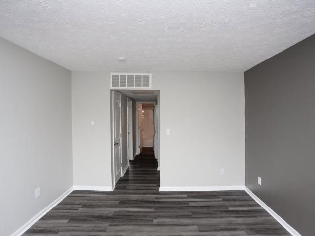 Meridian Court South 1 Bedroom Apartment for Rent at 7266 Lockwood Ln, Indianapolis, IN 46217 Linden Wood