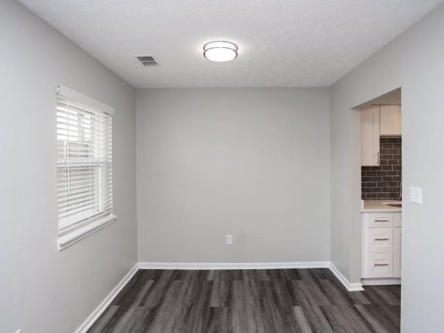 Meridian Court South 1 Bedroom Apartment for Rent at 7266 Lockwood Ln, Indianapolis, IN 46217 Linden Wood