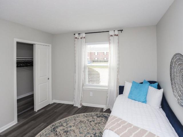 Meridian Court South 1 Bedroom Apartment for Rent at 7266 Lockwood Ln, Indianapolis, IN 46217 Linden Wood
